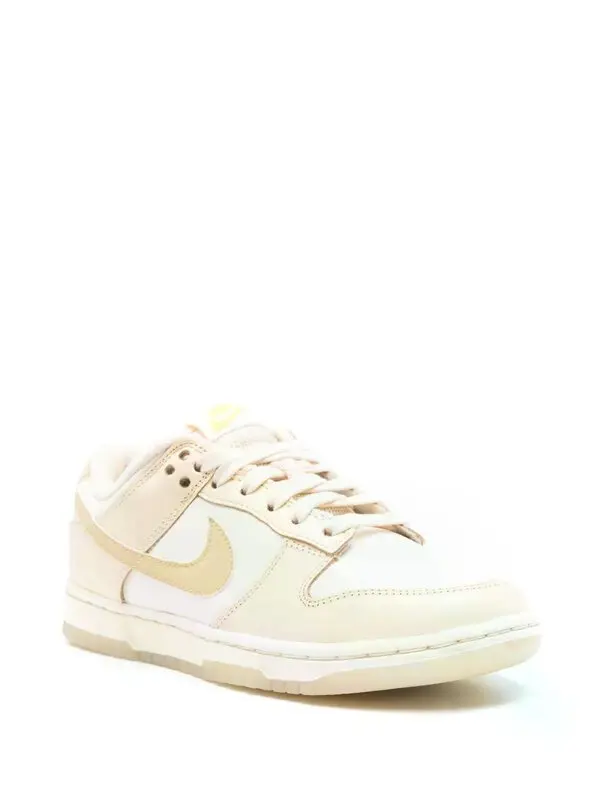 Nike Dunk Low Sneakers