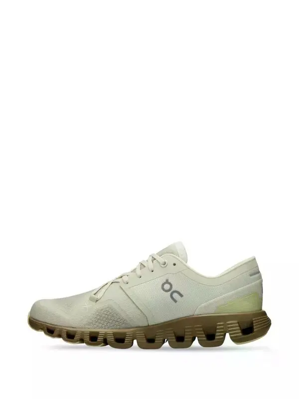 On X 3 Sneakers
