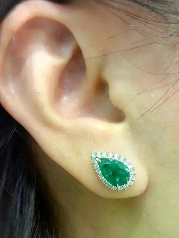 HYT JEWELRY Emerald And Diamond Pear-cut Halo Earrings - Silver