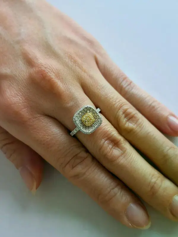 HYT JEWELRY 18kt White Gold Diamond Cocktail Ring