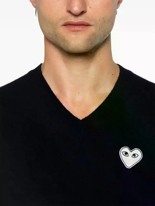 Play Comme Des Garcon V-neck Fine Knit Sweater With Heart Embroidery - Blue