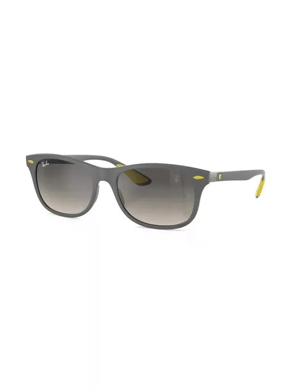 Ray-ban Square Frame Sunglasses With Uv Protection - Grey