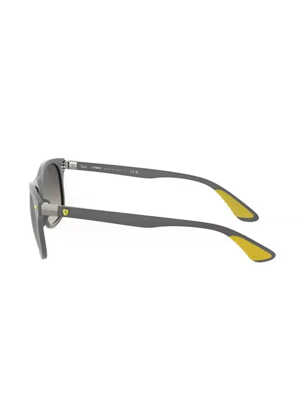 Ray-ban Square Frame Sunglasses With Uv Protection - Grey
