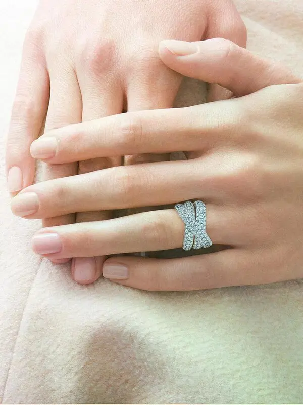 Kwiat 18kt White Gold Diamond Crossover Ring