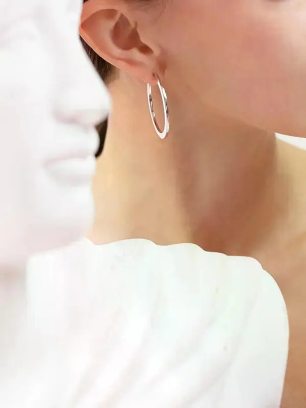 CADAR 18kt White Gold Hoop Earrings