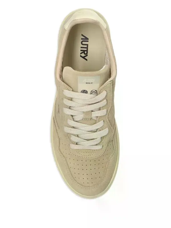 AUTRY Medalist Perforated Detail Sneakers - Neutrals
