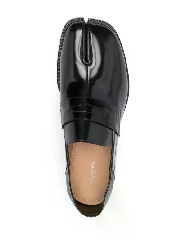 MAISON MARGIELA Tabi Split-toe Slip-on Loafers In Brushed Calf Leather - Black