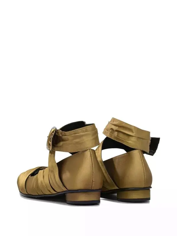 ALOHAS Pleated Buckle Ballet Flats