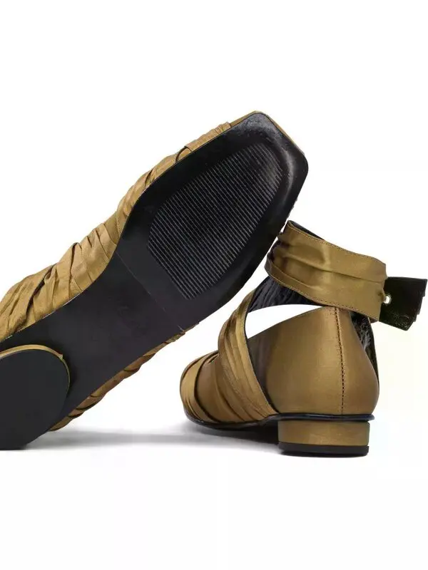 ALOHAS Pleated Buckle Ballet Flats