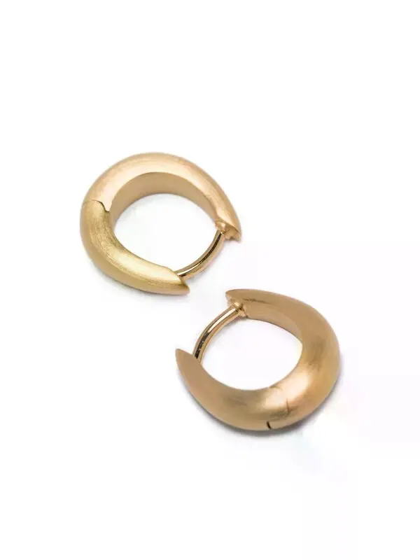 Tom Wood Liz Satin Huggie Earrings