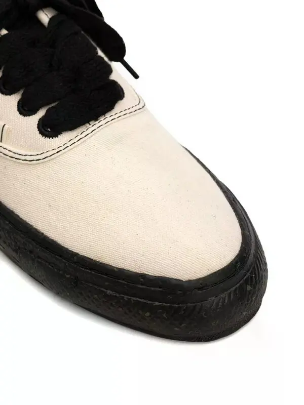 GENERAL SCALE. General Scale Kiefer Canvas Low Top Sneakers - Neutrals