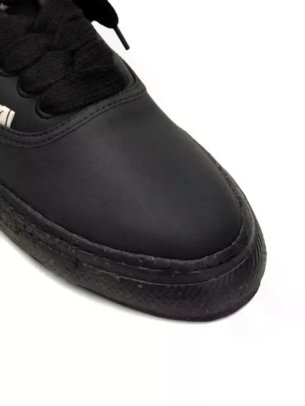 GENERAL SCALE. General Scale Kiefer Low-top Sneakers With Speckled Sole - Black