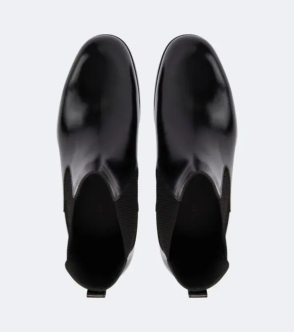 Manolo Blahnik Sempione Leather Chelsea Boots
