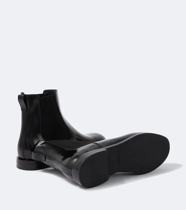 Manolo Blahnik Sempione Leather Chelsea Boots