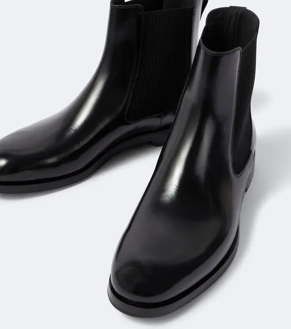 Manolo Blahnik Sempione Leather Chelsea Boots
