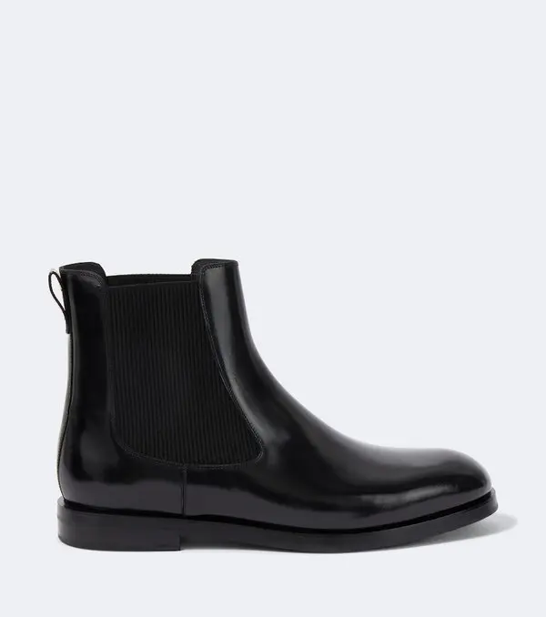Manolo Blahnik Sempione Leather Chelsea Boots