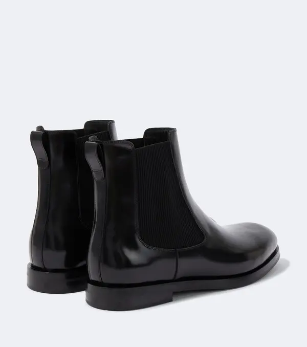 Manolo Blahnik Sempione Leather Chelsea Boots