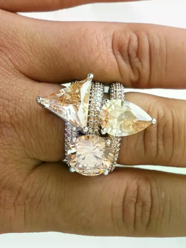 IZABEL DISPLAY Mega Drop Ring