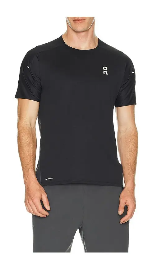 On Performance-t - Black