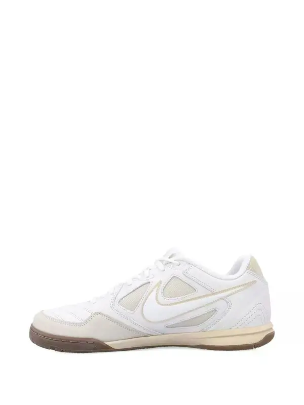 Nike Force 1 Sneakers