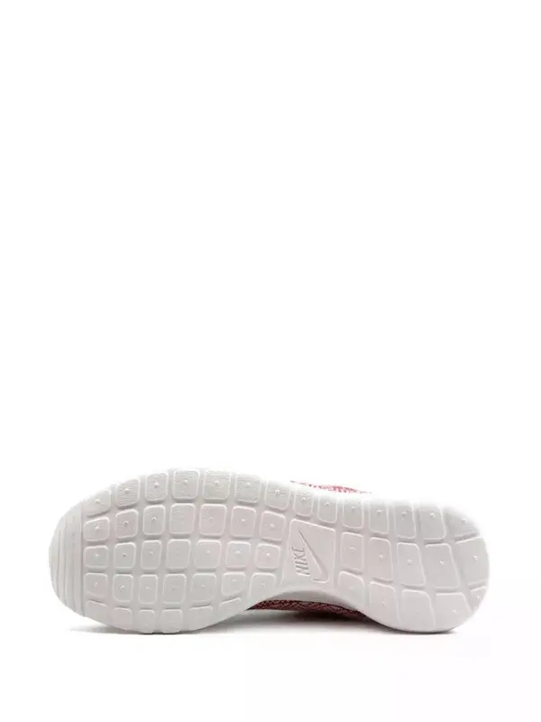 Nike Rosherun Winter Sneakers With Snowflake Pattern