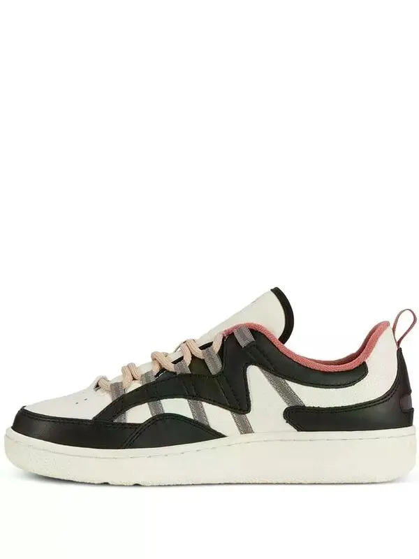 K-Swiss Panelled Lace-up Sneakers - Black