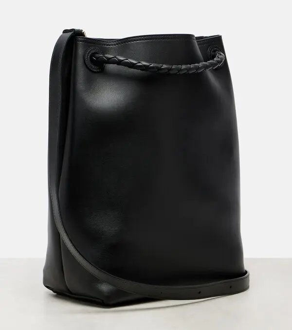 Bottega Veneta Andiamo Small Leather Bucket Bag - Black
