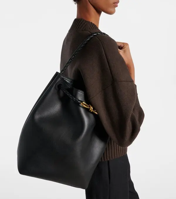 Bottega Veneta Andiamo Small Leather Bucket Bag - Black
