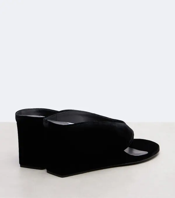 Alaïa Velvet Wedge Thong Sandals - Black