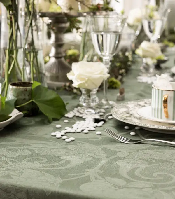 LE JACQUARD FRANÇAIS Linen Tivoli Tablecloth