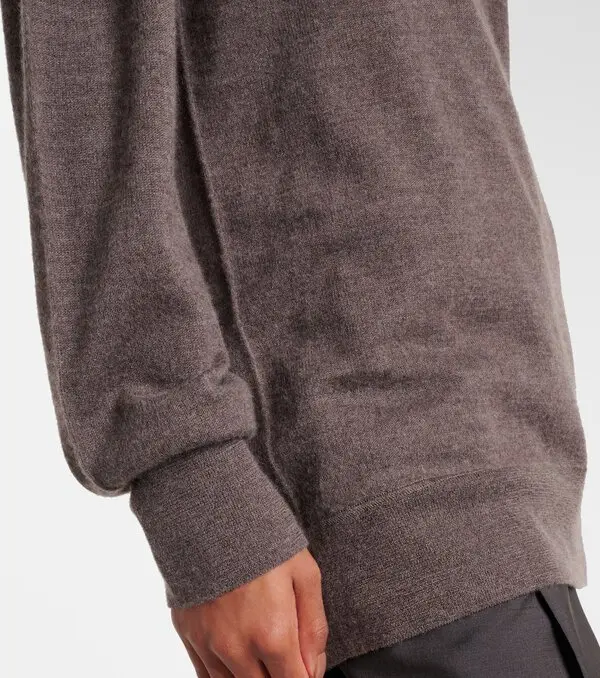 THE ROW Lizzy Cashmere Turtleneck Sweater