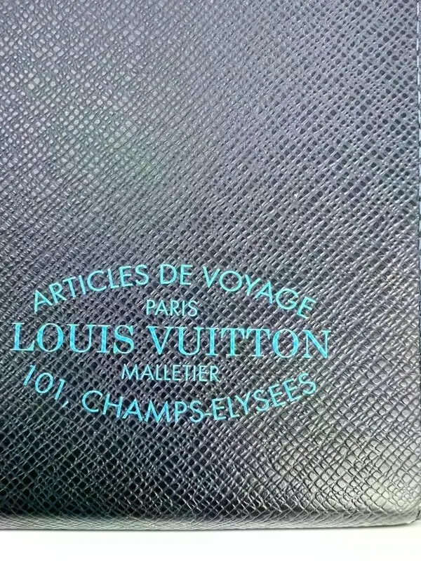 LOUIS VUITTON Taiga Leather Pochette With Chain Strap