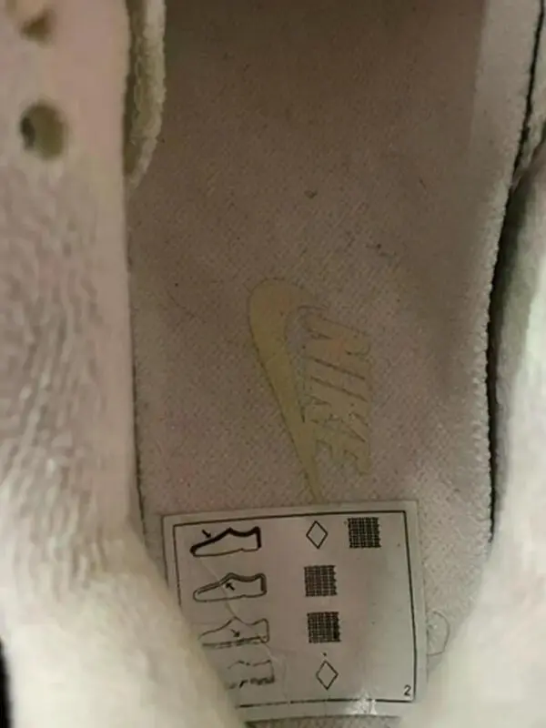 Nike Max Deluxe Sneakers