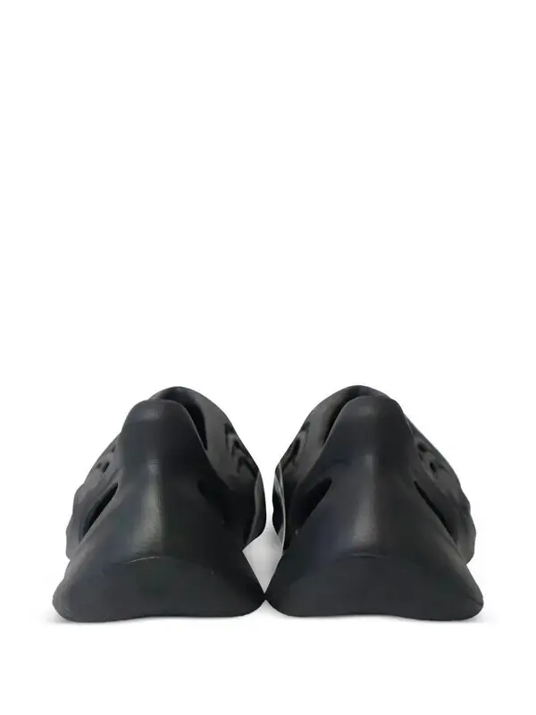 ADIDAS X YEEZY Foam Runner Clogs - Black