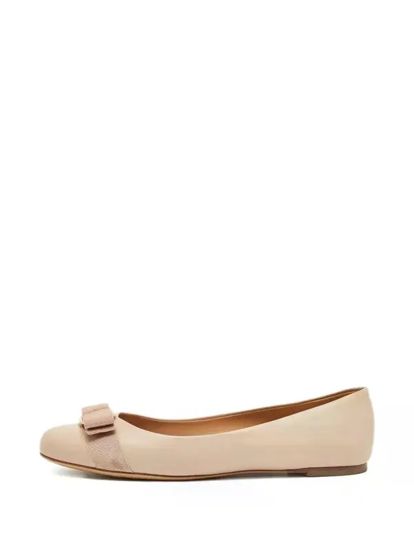 FERRAGAMO Vara Bow Ballet Flats - Neutrals