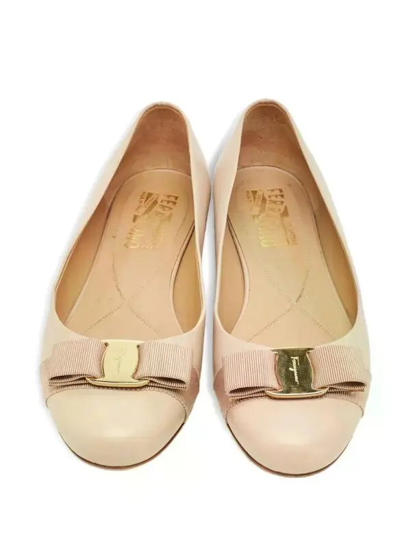 FERRAGAMO Vara Bow Ballet Flats - Neutrals
