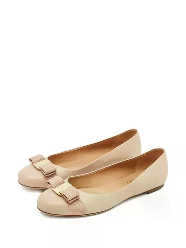 FERRAGAMO Vara Bow Ballet Flats - Neutrals