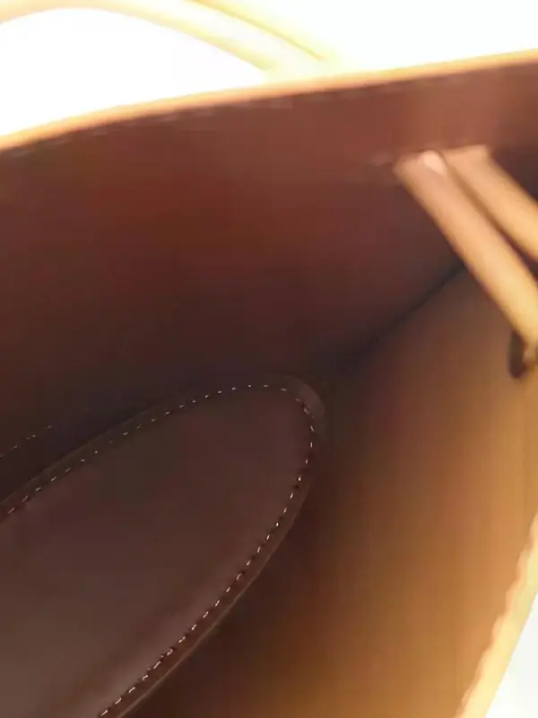 Loewe Pebble Leather Shoulder Bag - Neutrals