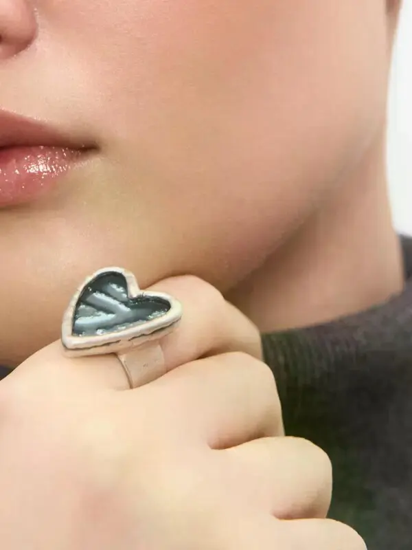POISONED HEARTS Tone Heart Motif Ring