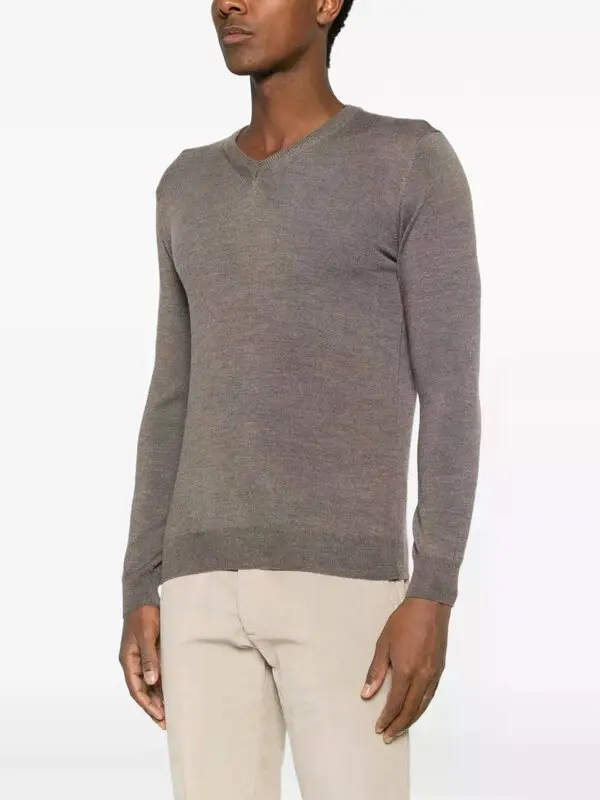 VELA SHOP V-neck Sweater