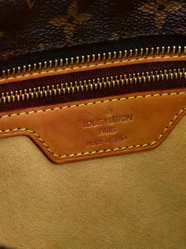LOUIS VUITTON Luco Handbag Monogram Canvas Tote Bag