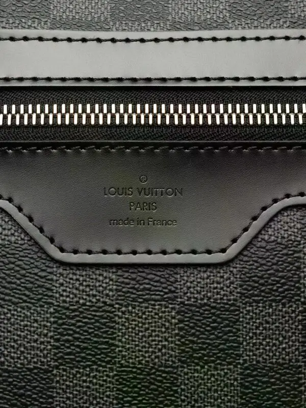 LOUIS VUITTON 2010 Damier Graphite Daniel Gm Crossbody Bag - Black