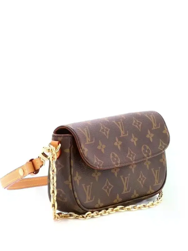 LOUIS VUITTON Ivy Wallet On Chain Monogram Canvas Shoulder Bag