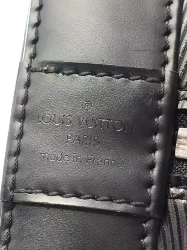 LOUIS VUITTON 2011 Epi Alma Gm Handbag
