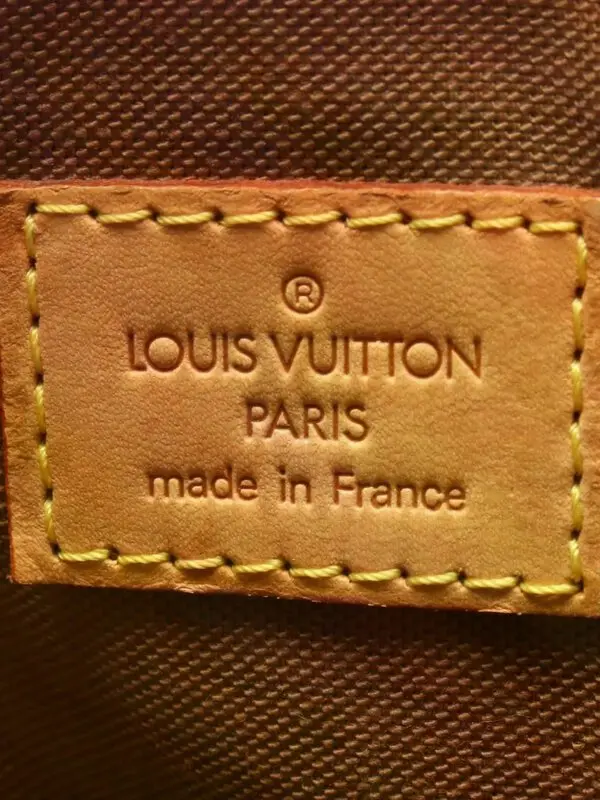 LOUIS VUITTON 2005 Batignolles Tote Bag
