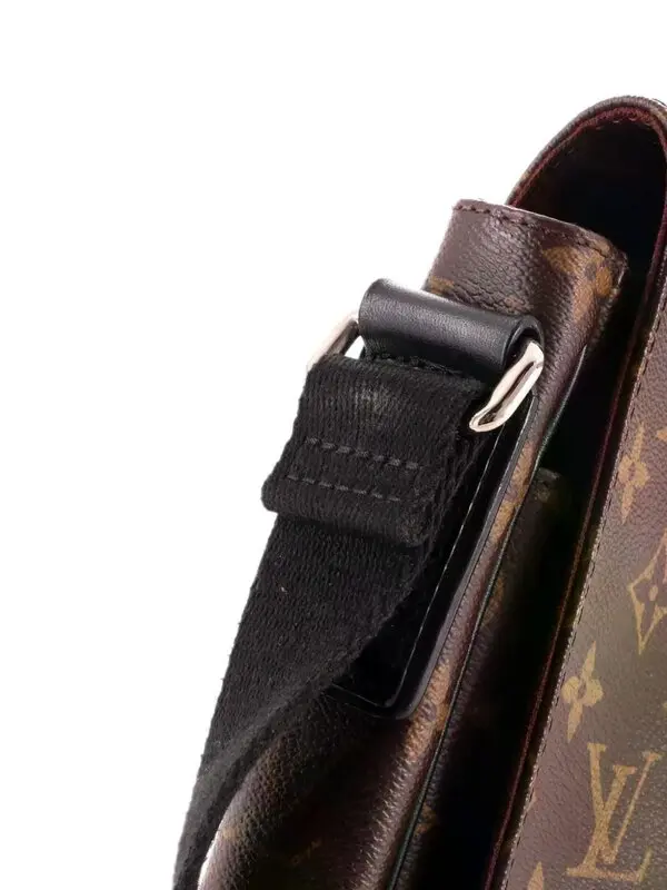 LOUIS VUITTON District Messenger Bag Macassar Monogram Canvas Mm Crossbody Bag