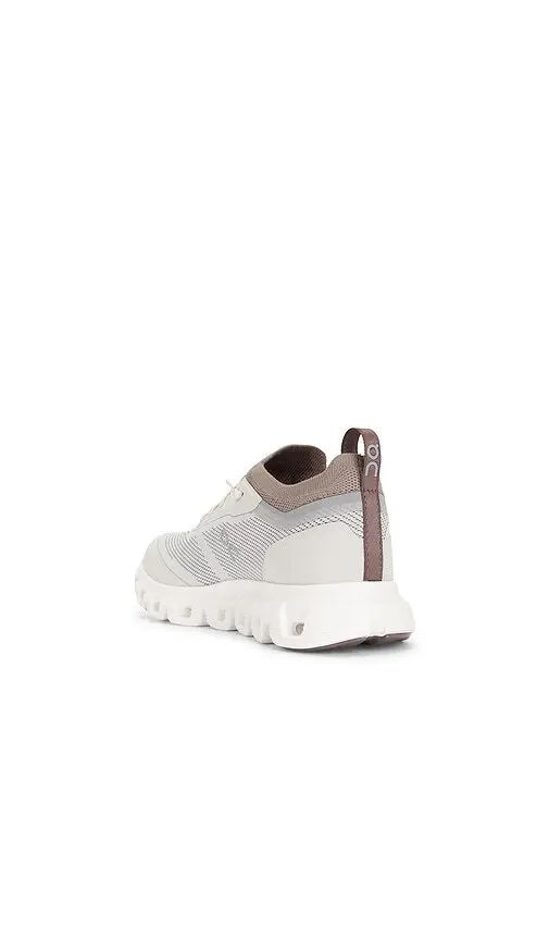 On Versa Sneaker