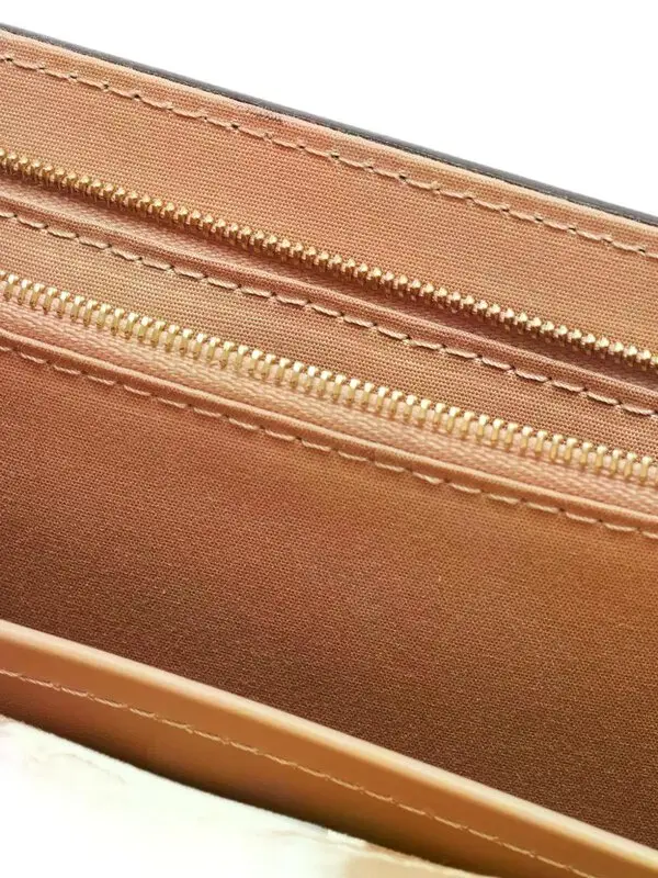 LOUIS VUITTON 2015 Louise Patent-leather Clutch Bag