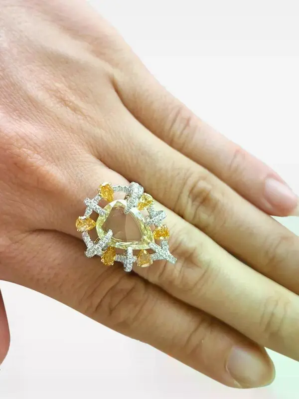 HYT JEWELRY Pear-shaped Diamond Cocktail Ring In 18k Gold - Silver
