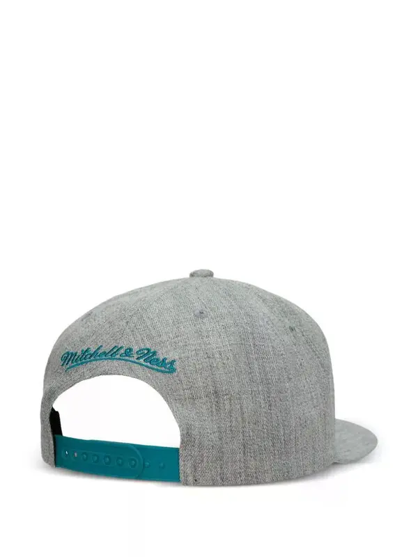 Mitchell & Ness Charlotte Hornets Team Snapback Cap - Grey